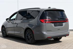 Grey Chrysler Pacifica 2021 in Kretinga, with an engine capacity of 3.60 L and mileage of 63 thousand km for 25499 €, photo 10 on AUTOMOTO.COM.LV