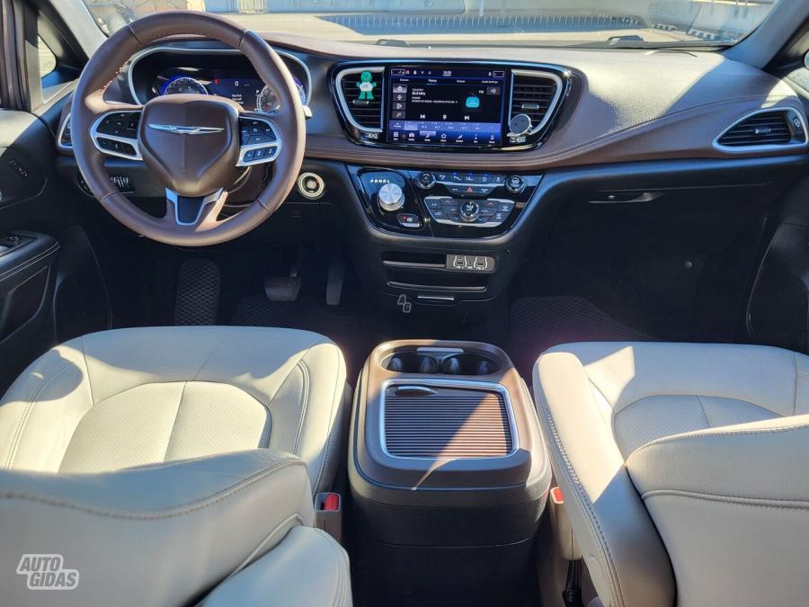 Pelēks Chrysler Pacifica 2021 Viļņa, ar dzinēja tilpumu 3.60 L un nobraukumu 161 tūkst. km par 19500 €, foto 1 vietnē AUTOMOTO.COM.LV