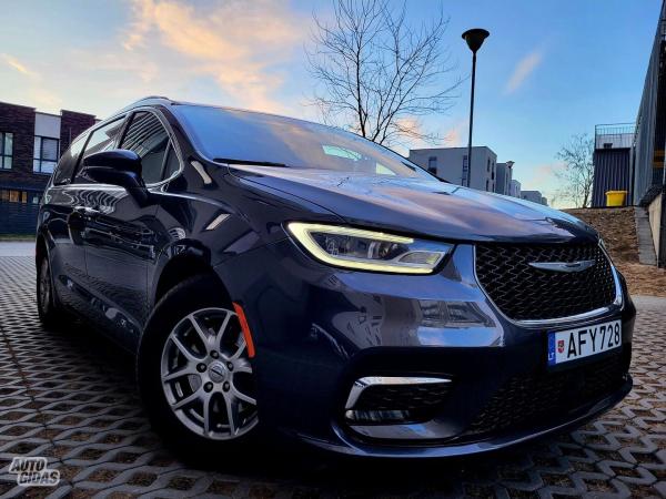 Grey Chrysler Pacifica 2021 in Vilnius, with an engine capacity of 3.60 L and mileage of 161 thousand km for 19500 €, photo 4 on AUTOMOTO.COM.LV