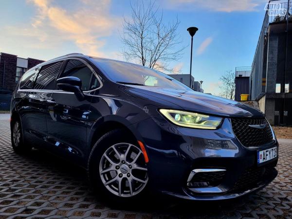 Grey Chrysler Pacifica 2021 in Vilnius, with an engine capacity of 3.60 L and mileage of 161 thousand km for 19500 €, photo 6 on AUTOMOTO.COM.LV