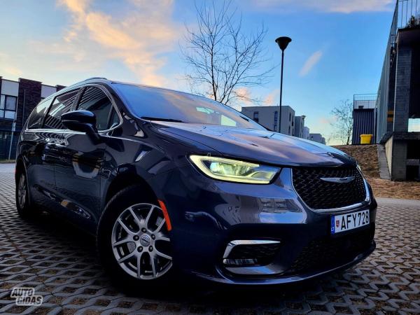 Grey Chrysler Pacifica 2021 in Vilnius, with an engine capacity of 3.60 L and mileage of 161 thousand km for 19500 €, photo 7 on AUTOMOTO.COM.LV