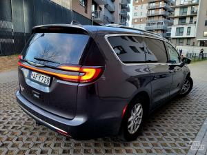 Pelēks Chrysler Pacifica 2021 Viļņa, ar dzinēja tilpumu 3.60 L un nobraukumu 161 tūkst. km par 19500 €, foto 12 vietnē AUTOMOTO.COM.LV