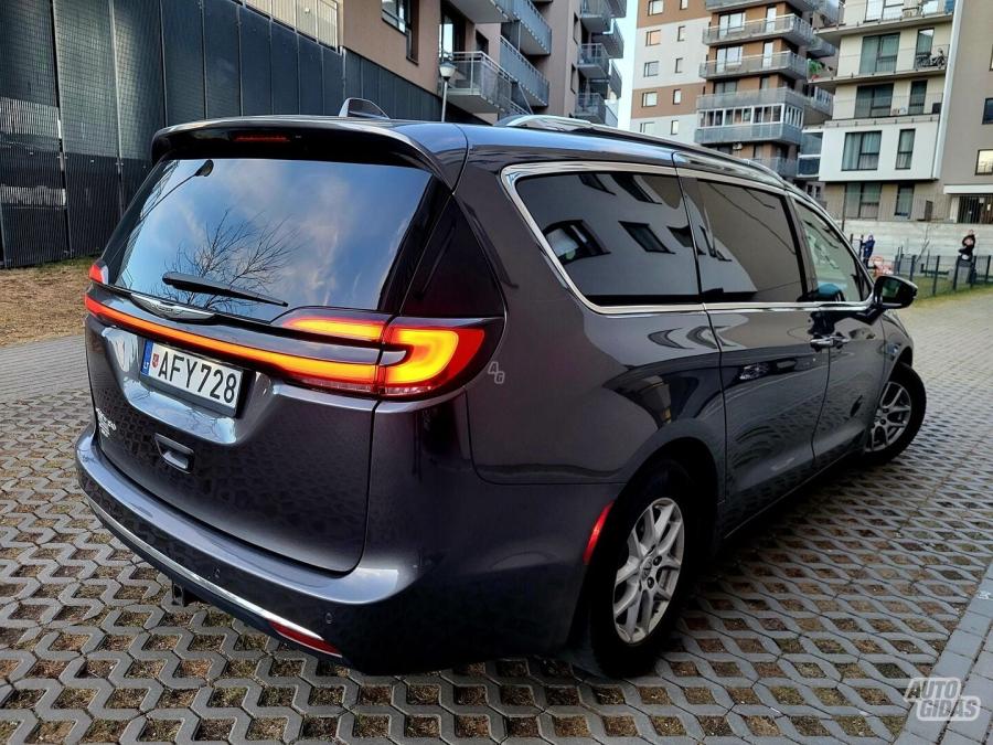 Pelēks Chrysler Pacifica 2021 Viļņa, ar dzinēja tilpumu 3.60 L un nobraukumu 161 tūkst. km par 19500 €, foto 12 vietnē AUTOMOTO.COM.LV