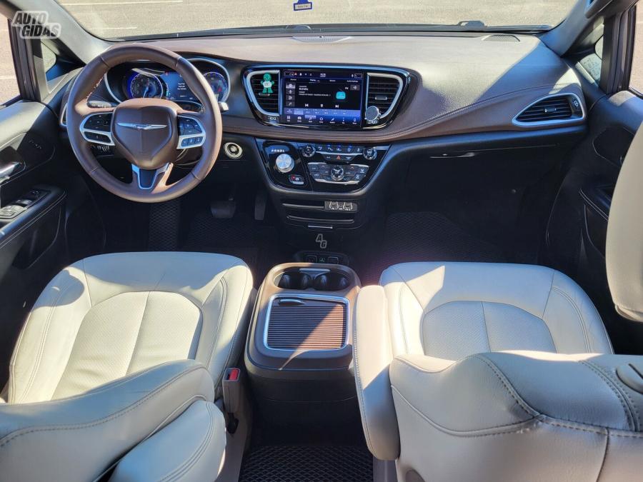 Pelēks Chrysler Pacifica 2021 Viļņa, ar dzinēja tilpumu 3.60 L un nobraukumu 161 tūkst. km par 19500 €, foto 16 vietnē AUTOMOTO.COM.LV