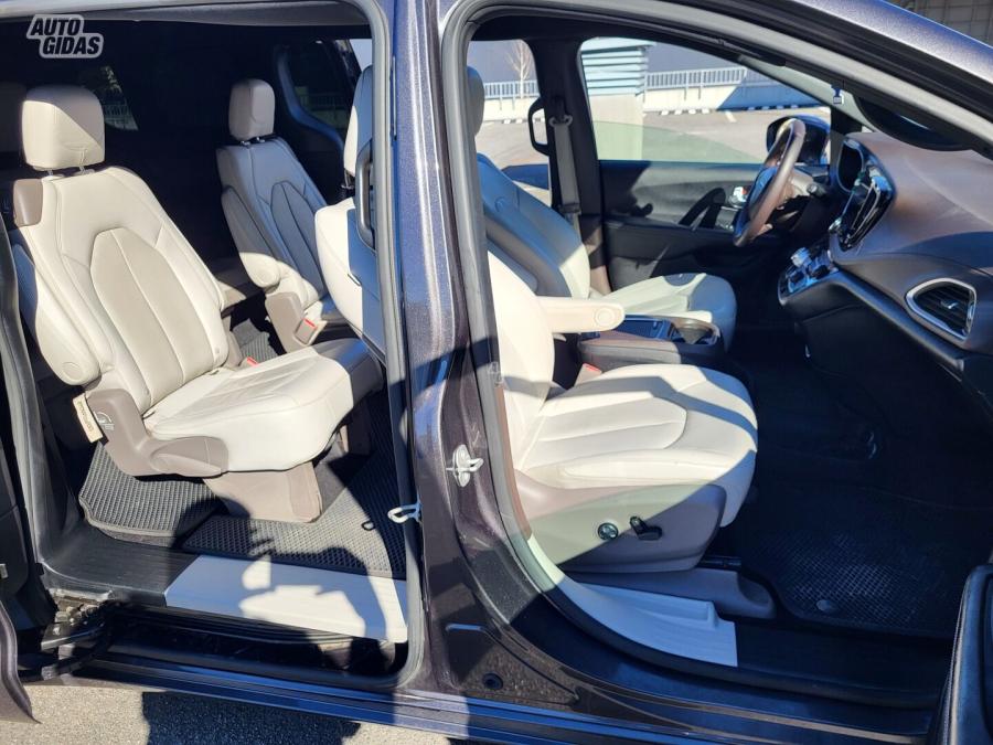 Pelēks Chrysler Pacifica 2021 Viļņa, ar dzinēja tilpumu 3.60 L un nobraukumu 161 tūkst. km par 19500 €, foto 18 vietnē AUTOMOTO.COM.LV