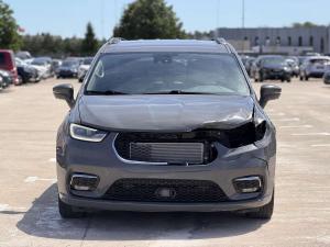 Pelēks Chrysler Pacifica 2021 Šauļi, ar dzinēja tilpumu 3.61 L un nobraukumu 138 tūkst. km par 15500 €, foto 3 vietnē AUTOMOTO.COM.LV