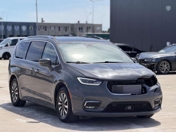 Pelēks Chrysler Pacifica 2021 Šauļi, ar dzinēja tilpumu 3.61 L un nobraukumu 138 tūkst. km par 15500 €, foto 3 vietnē AUTOMOTO.COM.LV