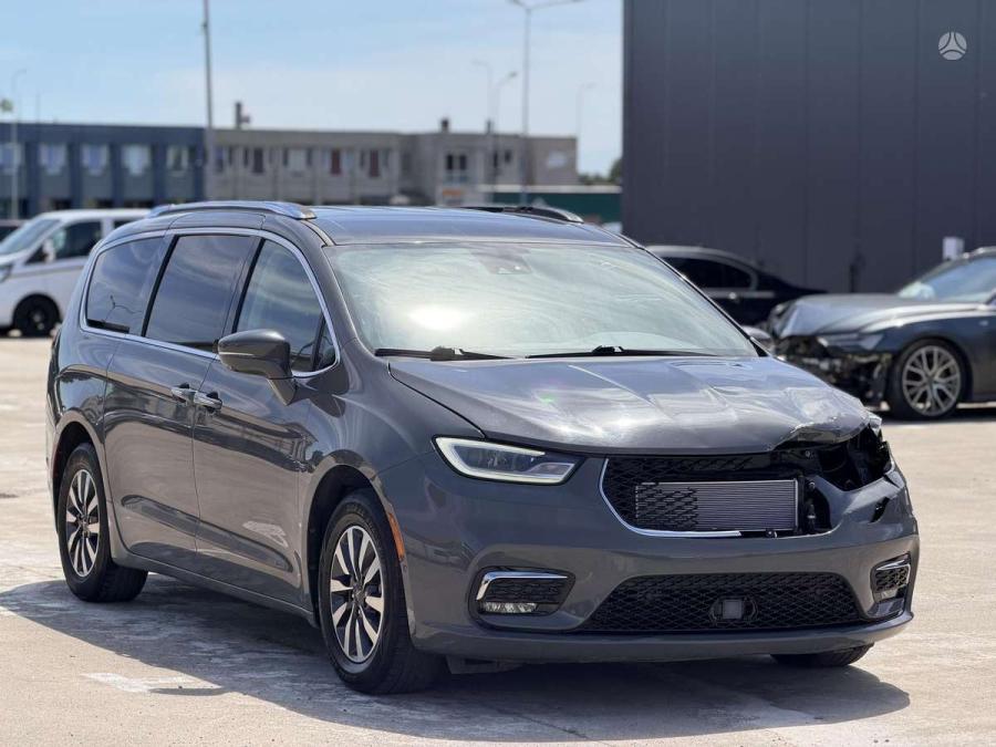 Pelēks Chrysler Pacifica 2021 Šauļi, ar dzinēja tilpumu 3.61 L un nobraukumu 138 tūkst. km par 15500 €, foto 4 vietnē AUTOMOTO.COM.LV