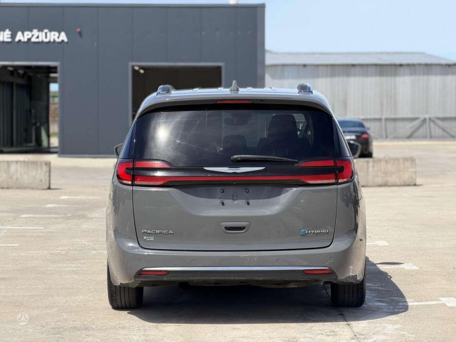 Pelēks Chrysler Pacifica 2021 Šauļi, ar dzinēja tilpumu 3.61 L un nobraukumu 138 tūkst. km par 15500 €, foto 6 vietnē AUTOMOTO.COM.LV