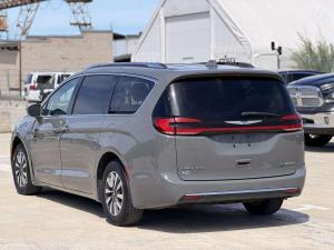 Pelēks Chrysler Pacifica 2021 Šauļi, ar dzinēja tilpumu 3.61 L un nobraukumu 138 tūkst. km par 15500 €, foto 7 vietnē AUTOMOTO.COM.LV