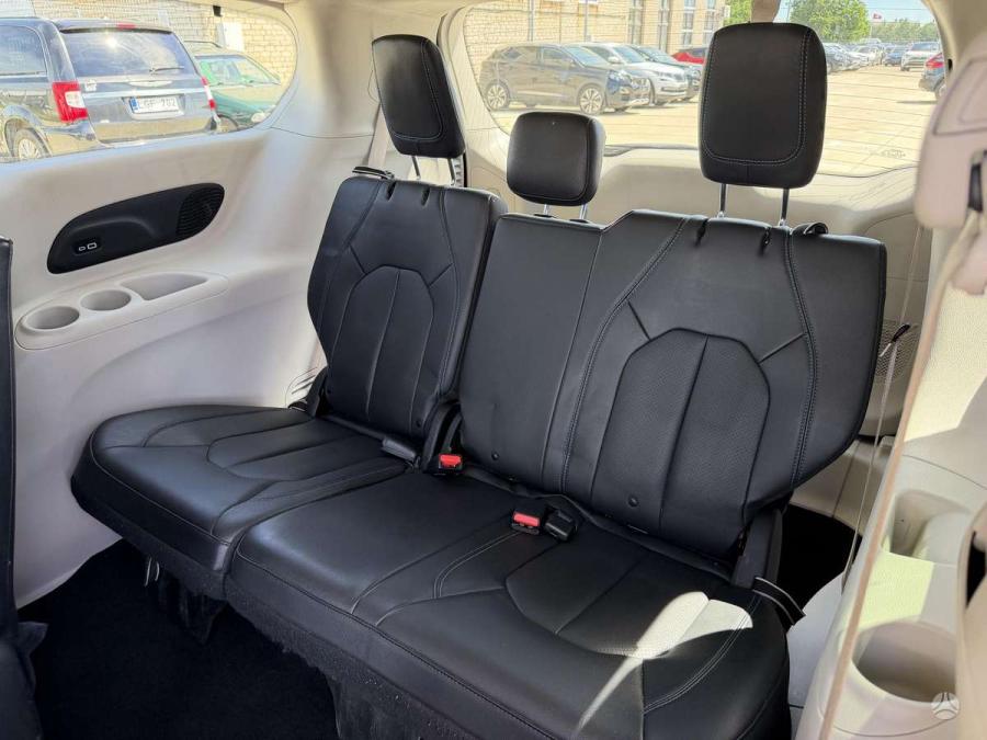 Pelēks Chrysler Pacifica 2021 Šauļi, ar dzinēja tilpumu 3.61 L un nobraukumu 138 tūkst. km par 15500 €, foto 20 vietnē AUTOMOTO.COM.LV