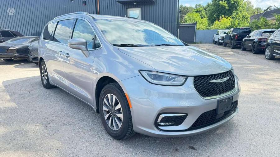 Pelēks Chrysler Pacifica 2021 Ukmergė, ar dzinēja tilpumu 3.61 L un nobraukumu 146 tūkst. km par 12999 €, foto 1 vietnē AUTOMOTO.COM.LV
