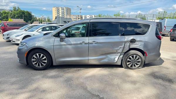 Pelēks Chrysler Pacifica 2021 Ukmergė, ar dzinēja tilpumu 3.61 L un nobraukumu 146 tūkst. km par 12999 €, foto 4 vietnē AUTOMOTO.COM.LV