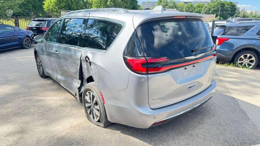 Pelēks Chrysler Pacifica 2021 Ukmergė, ar dzinēja tilpumu 3.61 L un nobraukumu 146 tūkst. km par 12999 €, foto 6 vietnē AUTOMOTO.COM.LV