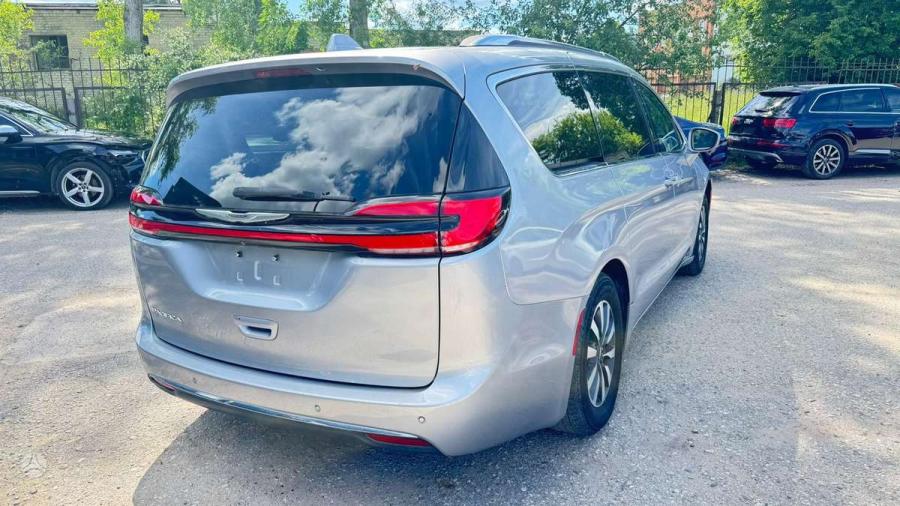 Pelēks Chrysler Pacifica 2021 Ukmergė, ar dzinēja tilpumu 3.61 L un nobraukumu 146 tūkst. km par 12999 €, foto 8 vietnē AUTOMOTO.COM.LV