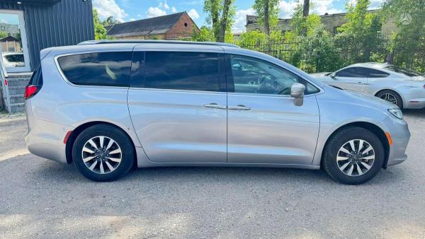 Pelēks Chrysler Pacifica 2021 Ukmergė, ar dzinēja tilpumu 3.61 L un nobraukumu 146 tūkst. km par 12999 €, foto 8 vietnē AUTOMOTO.COM.LV