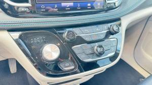 Pelēks Chrysler Pacifica 2021 Ukmergė, ar dzinēja tilpumu 3.61 L un nobraukumu 146 tūkst. km par 12999 €, foto 16 vietnē AUTOMOTO.COM.LV