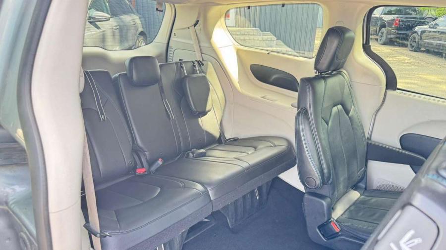 Pelēks Chrysler Pacifica 2021 Ukmergė, ar dzinēja tilpumu 3.61 L un nobraukumu 146 tūkst. km par 12999 €, foto 20 vietnē AUTOMOTO.COM.LV