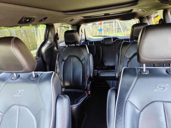 Grey Chrysler Pacifica 2021 in Klaipeda, with an engine capacity of 3.61 L and mileage of 157 thousand km for 27500 €, photo 7 on AUTOMOTO.COM.LV