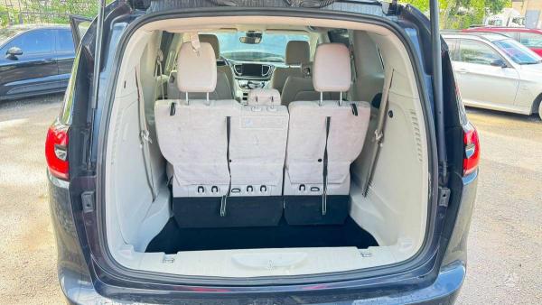 Pelēks Chrysler Pacifica 2021 Ukmergė, ar dzinēja tilpumu 3.61 L un nobraukumu 111 tūkst. km par 7999 €, foto 3 vietnē AUTOMOTO.COM.LV