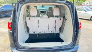 Grey Chrysler Pacifica 2021 in Ukmerge, with an engine capacity of 3.61 L and mileage of 111 thousand km for 7999 €, photo 4 on AUTOMOTO.COM.LV