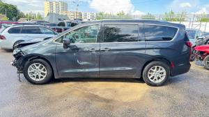 Grey Chrysler Pacifica 2021 in Ukmerge, with an engine capacity of 3.61 L and mileage of 111 thousand km for 7999 €, photo 11 on AUTOMOTO.COM.LV