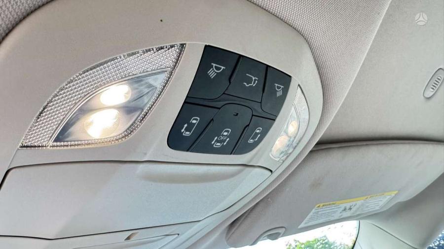 Grey Chrysler Pacifica 2021 in Ukmerge, with an engine capacity of 3.61 L and mileage of 111 thousand km for 7999 €, photo 17 on AUTOMOTO.COM.LV