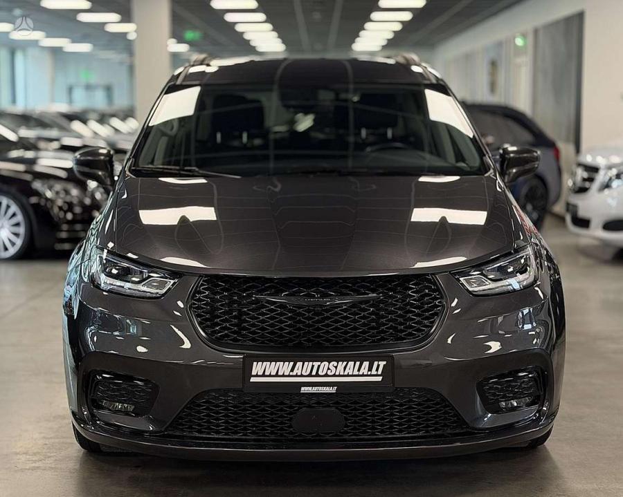 Pelēks Chrysler Pacifica 2021 Klaipėda, ar dzinēja tilpumu 3.61 L un nobraukumu 129 tūkst. km par 22500 €, foto 6 vietnē AUTOMOTO.COM.LV