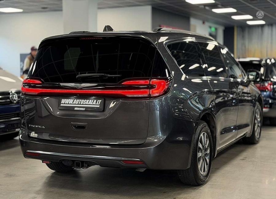 Pelēks Chrysler Pacifica 2021 Klaipėda, ar dzinēja tilpumu 3.61 L un nobraukumu 129 tūkst. km par 22500 €, foto 10 vietnē AUTOMOTO.COM.LV