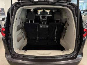 Pelēks Chrysler Pacifica 2021 Klaipėda, ar dzinēja tilpumu 3.61 L un nobraukumu 129 tūkst. km par 22500 €, foto 12 vietnē AUTOMOTO.COM.LV