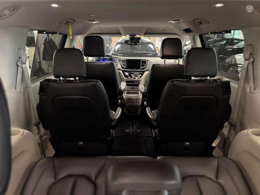 Pelēks Chrysler Pacifica 2021 Klaipėda, ar dzinēja tilpumu 3.61 L un nobraukumu 129 tūkst. km par 22500 €, foto 14 vietnē AUTOMOTO.COM.LV