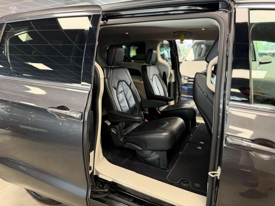 Pelēks Chrysler Pacifica 2021 Klaipėda, ar dzinēja tilpumu 3.61 L un nobraukumu 129 tūkst. km par 22500 €, foto 16 vietnē AUTOMOTO.COM.LV