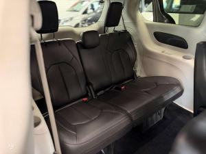 Pelēks Chrysler Pacifica 2021 Klaipėda, ar dzinēja tilpumu 3.61 L un nobraukumu 129 tūkst. km par 22500 €, foto 17 vietnē AUTOMOTO.COM.LV
