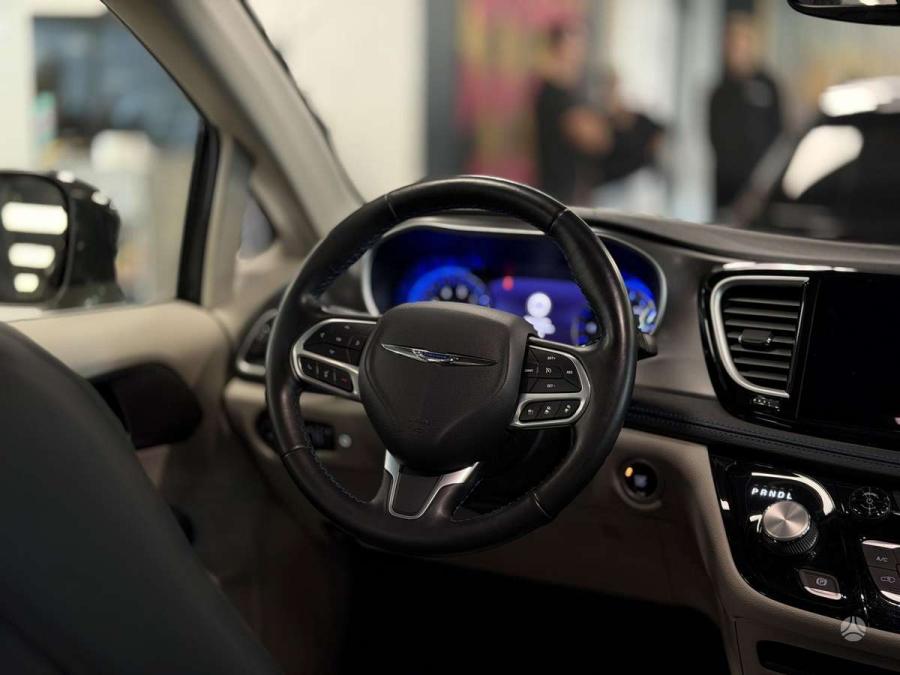 Pelēks Chrysler Pacifica 2021 Klaipėda, ar dzinēja tilpumu 3.61 L un nobraukumu 129 tūkst. km par 22500 €, foto 20 vietnē AUTOMOTO.COM.LV