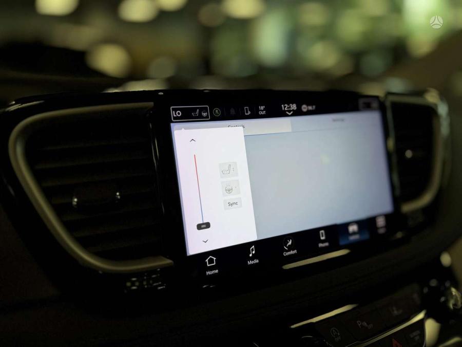 Pelēks Chrysler Pacifica 2021 Klaipėda, ar dzinēja tilpumu 3.61 L un nobraukumu 129 tūkst. km par 22500 €, foto 28 vietnē AUTOMOTO.COM.LV