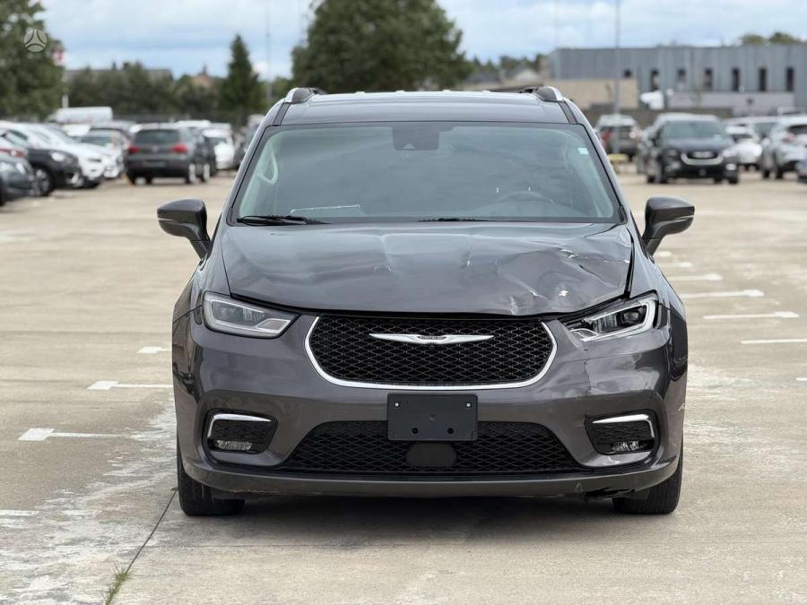 Pelēks Chrysler Pacifica 2021 Šauļi, ar dzinēja tilpumu 3.61 L un nobraukumu 140 tūkst. km par 11900 €, foto 3 vietnē AUTOMOTO.COM.LV