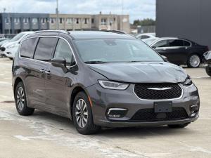 Pelēks Chrysler Pacifica 2021 Šauļi, ar dzinēja tilpumu 3.61 L un nobraukumu 140 tūkst. km par 11900 €, foto 4 vietnē AUTOMOTO.COM.LV