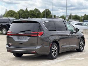 Pelēks Chrysler Pacifica 2021 Šauļi, ar dzinēja tilpumu 3.61 L un nobraukumu 140 tūkst. km par 11900 €, foto 5 vietnē AUTOMOTO.COM.LV