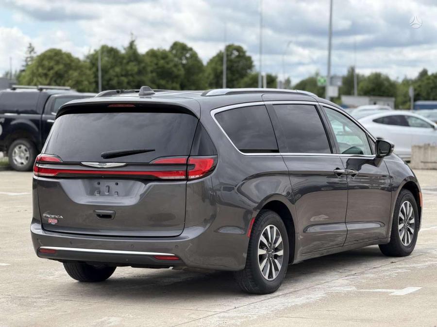 Pelēks Chrysler Pacifica 2021 Šauļi, ar dzinēja tilpumu 3.61 L un nobraukumu 140 tūkst. km par 11900 €, foto 5 vietnē AUTOMOTO.COM.LV