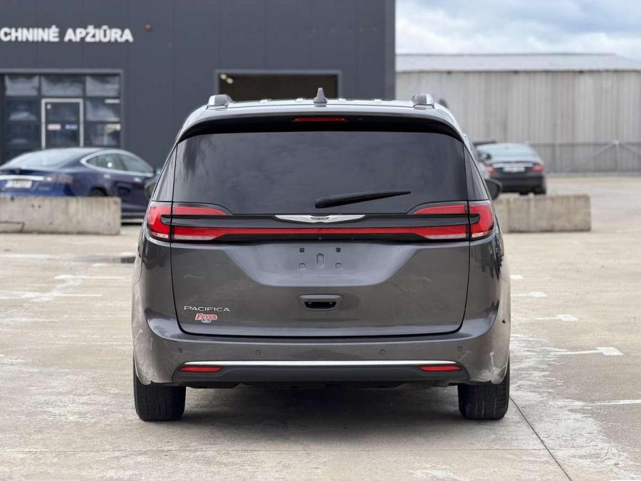Pelēks Chrysler Pacifica 2021 Šauļi, ar dzinēja tilpumu 3.61 L un nobraukumu 140 tūkst. km par 11900 €, foto 6 vietnē AUTOMOTO.COM.LV