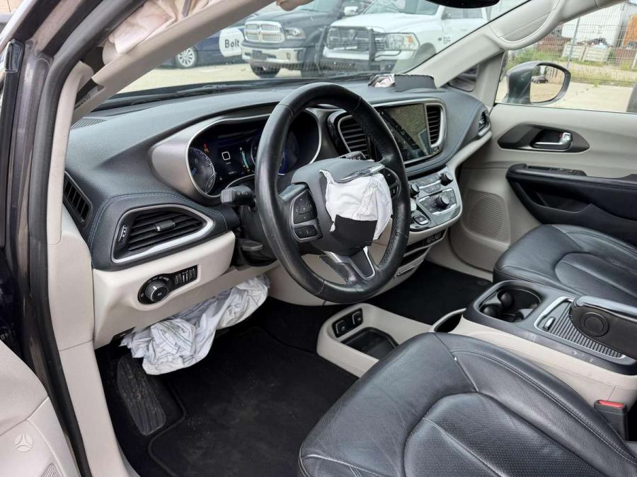 Pelēks Chrysler Pacifica 2021 Šauļi, ar dzinēja tilpumu 3.61 L un nobraukumu 140 tūkst. km par 11900 €, foto 8 vietnē AUTOMOTO.COM.LV