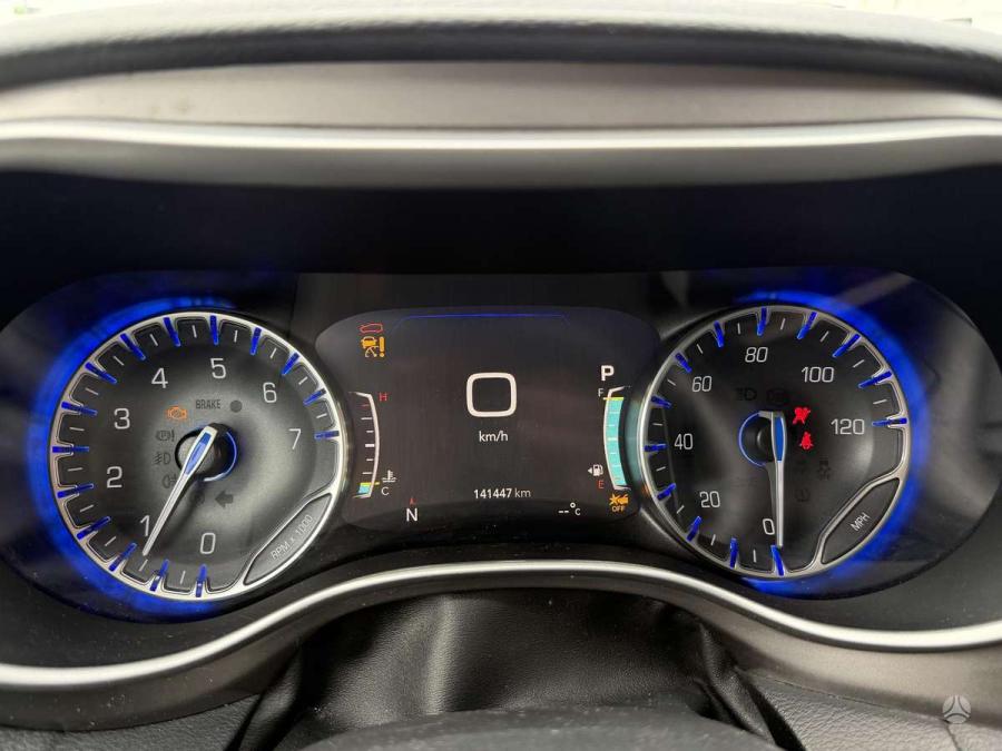 Pelēks Chrysler Pacifica 2021 Šauļi, ar dzinēja tilpumu 3.61 L un nobraukumu 140 tūkst. km par 11900 €, foto 10 vietnē AUTOMOTO.COM.LV