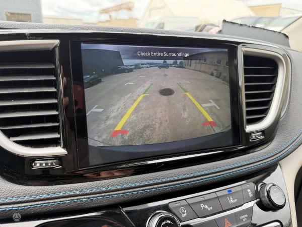 Grey Chrysler Pacifica 2021 in Siauliai, with an engine capacity of 3.61 L and mileage of 140 thousand km for 11900 €, photo 10 on AUTOMOTO.COM.LV