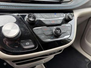 Pelēks Chrysler Pacifica 2021 Šauļi, ar dzinēja tilpumu 3.61 L un nobraukumu 140 tūkst. km par 11900 €, foto 14 vietnē AUTOMOTO.COM.LV