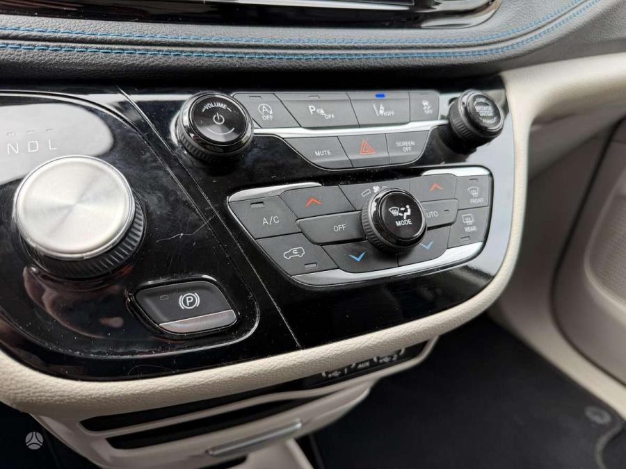 Pelēks Chrysler Pacifica 2021 Šauļi, ar dzinēja tilpumu 3.61 L un nobraukumu 140 tūkst. km par 11900 €, foto 14 vietnē AUTOMOTO.COM.LV