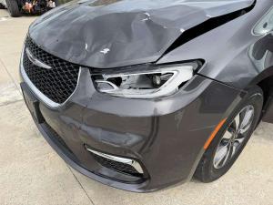Pelēks Chrysler Pacifica 2021 Šauļi, ar dzinēja tilpumu 3.61 L un nobraukumu 140 tūkst. km par 11900 €, foto 26 vietnē AUTOMOTO.COM.LV