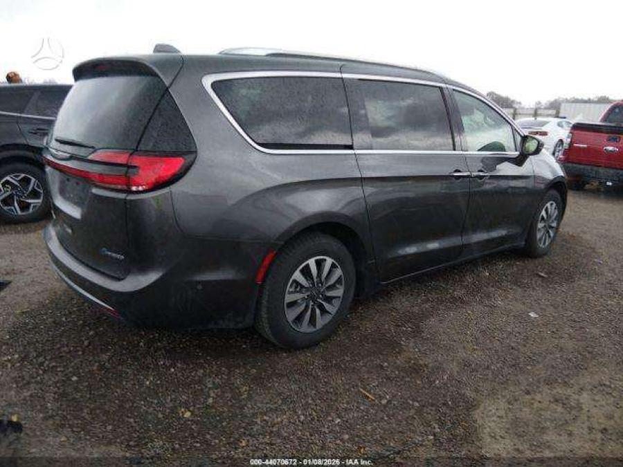 Pelēks Chrysler Pacifica 2021 Klaipėda, ar dzinēja tilpumu 3.61 L un nobraukumu 171 tūkst. km par 14300 €, foto 5 vietnē AUTOMOTO.COM.LV