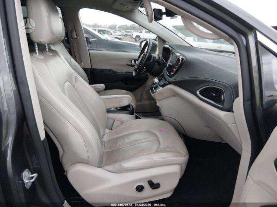 Pelēks Chrysler Pacifica 2021 Klaipėda, ar dzinēja tilpumu 3.61 L un nobraukumu 171 tūkst. km par 14300 €, foto 6 vietnē AUTOMOTO.COM.LV