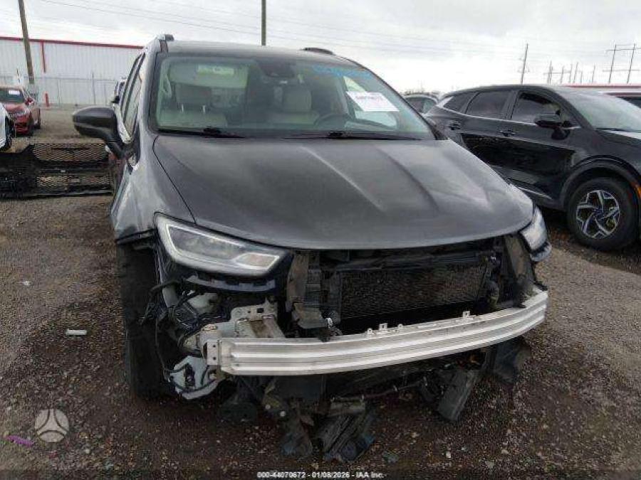Pelēks Chrysler Pacifica 2021 Klaipėda, ar dzinēja tilpumu 3.61 L un nobraukumu 171 tūkst. km par 14300 €, foto 7 vietnē AUTOMOTO.COM.LV