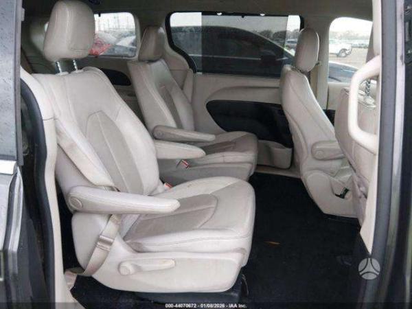 Pelēks Chrysler Pacifica 2021 Klaipėda, ar dzinēja tilpumu 3.61 L un nobraukumu 171 tūkst. km par 14300 €, foto 8 vietnē AUTOMOTO.COM.LV